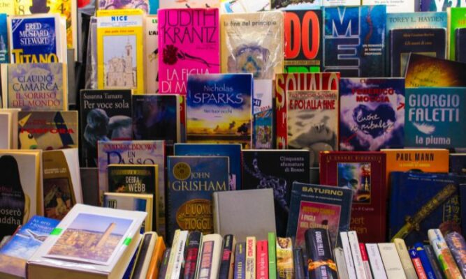 9 Best Places To Buy Post Cards Near Me