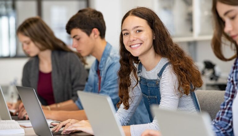 25 Best Jobs for High School Students Near Me